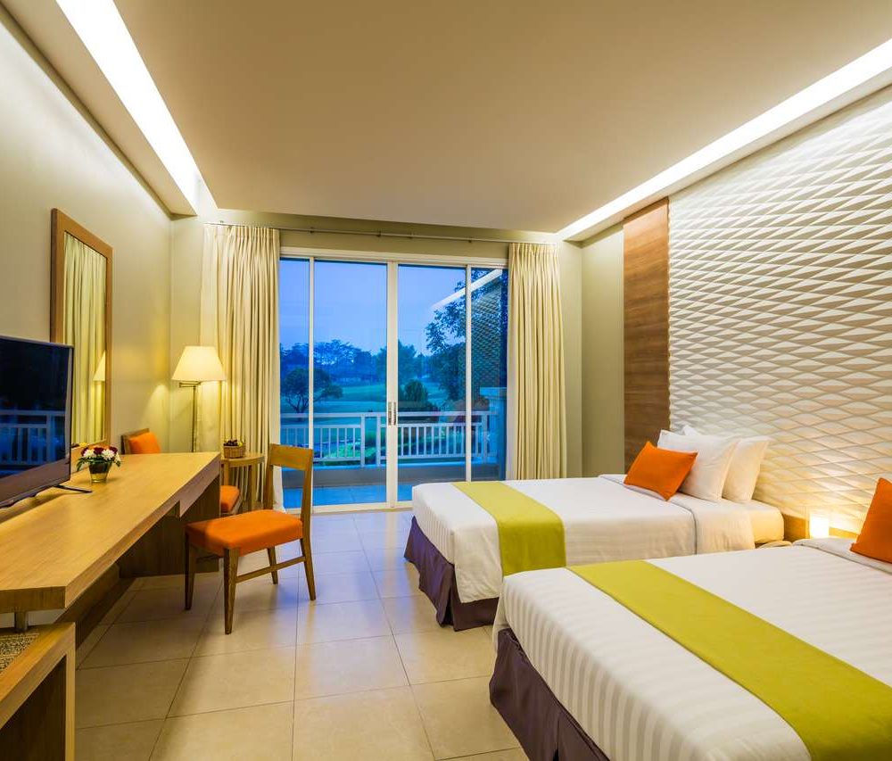 Pattana Hotel - Live Front & Center In All The Action